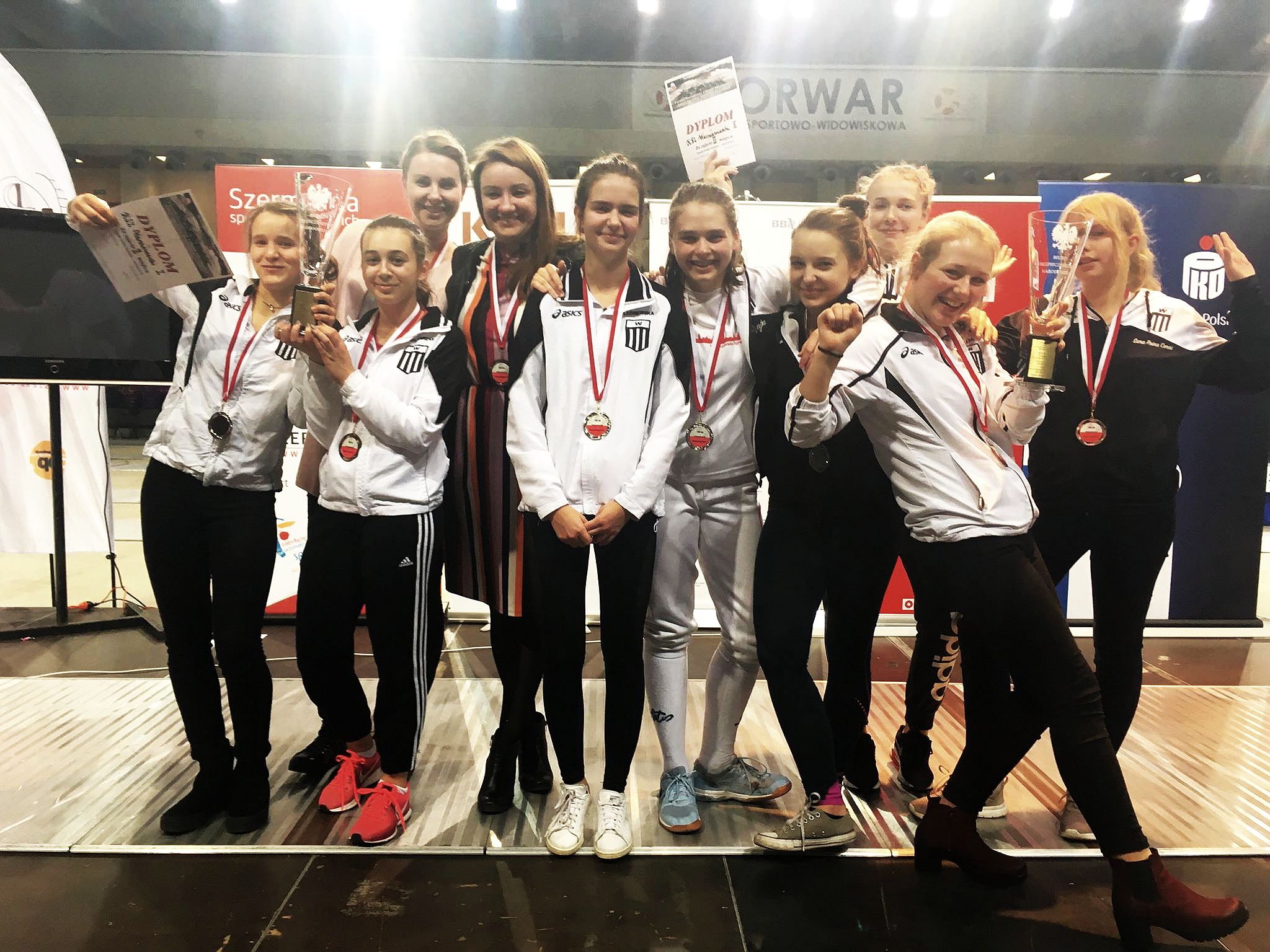 Podium Dru yn Warszawianki Na Turnieju Z Okazji 100 lecia Niepodleg o ci Podium Dru yn Warszawianki Na Turnieju Z Okazji 100 lecia Niepodleg o ci